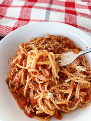 Easy Homemade Spaghetti Sauce - The Mommy Mouse Clubhouse