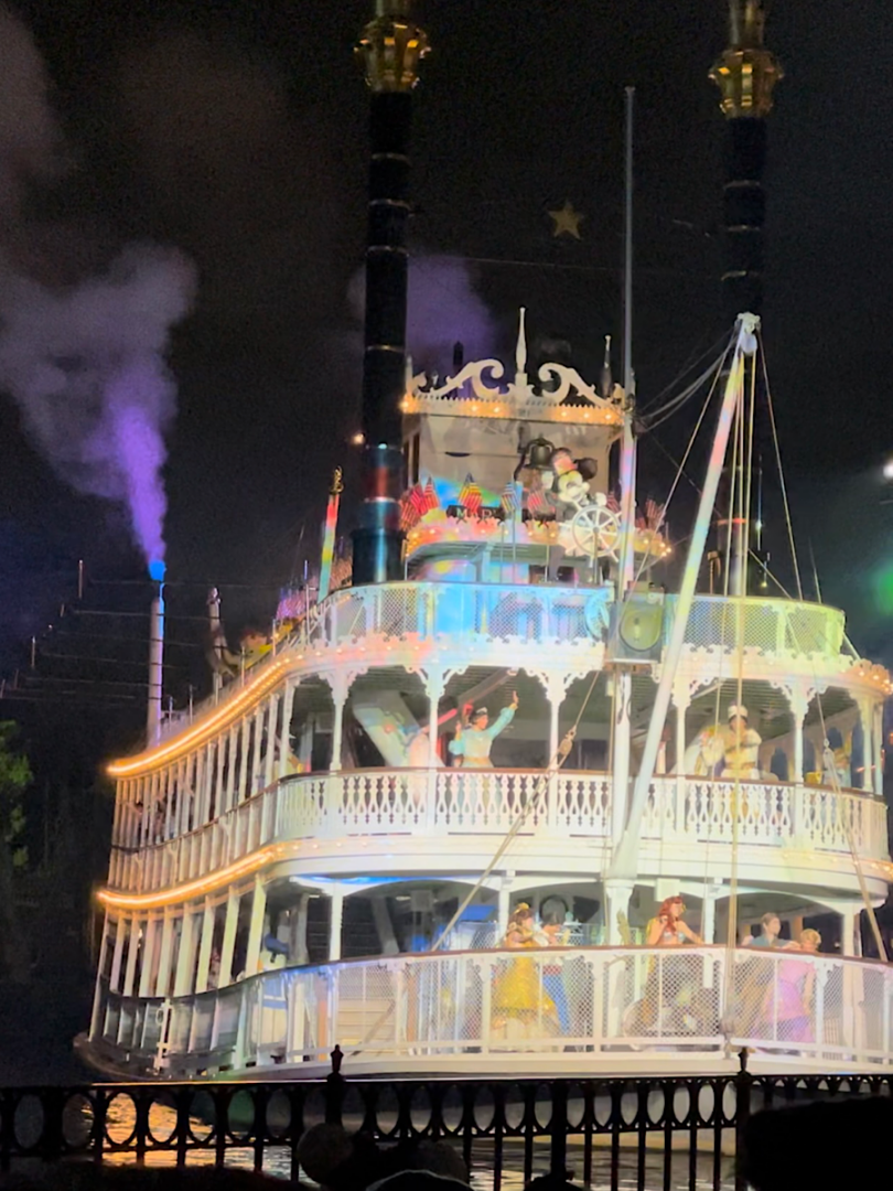 Disneyland Fantasmic! Dining Package at Hungry Bear Restaurant - The ...