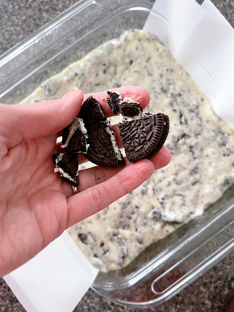 Easy Cookies & Cream Fudge (OREO Fudge) - The Mommy Mouse Clubhouse