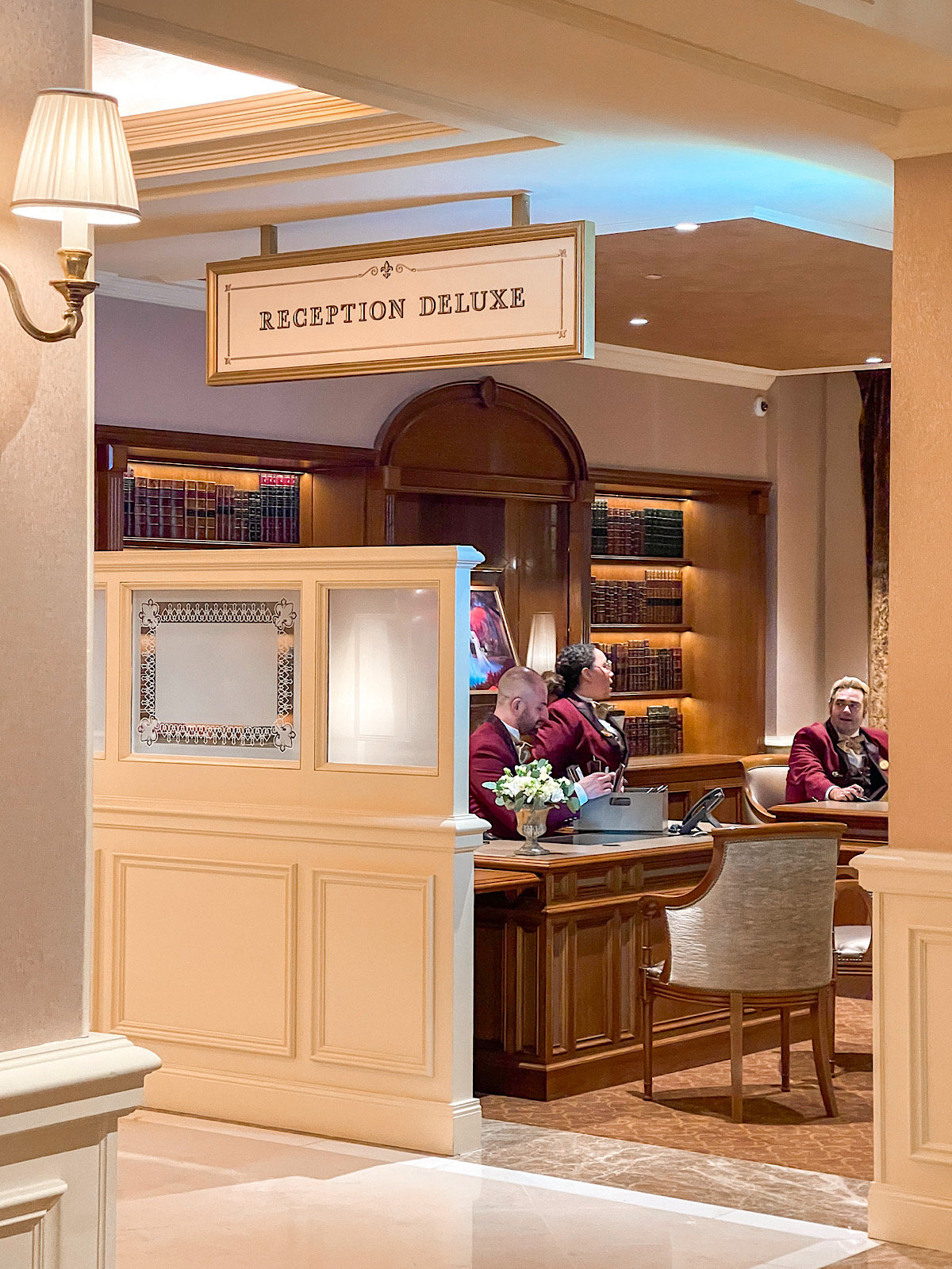 Disneyland Hotel Paris Deluxe Room & Lounge - The Mommy Mouse Clubhouse
