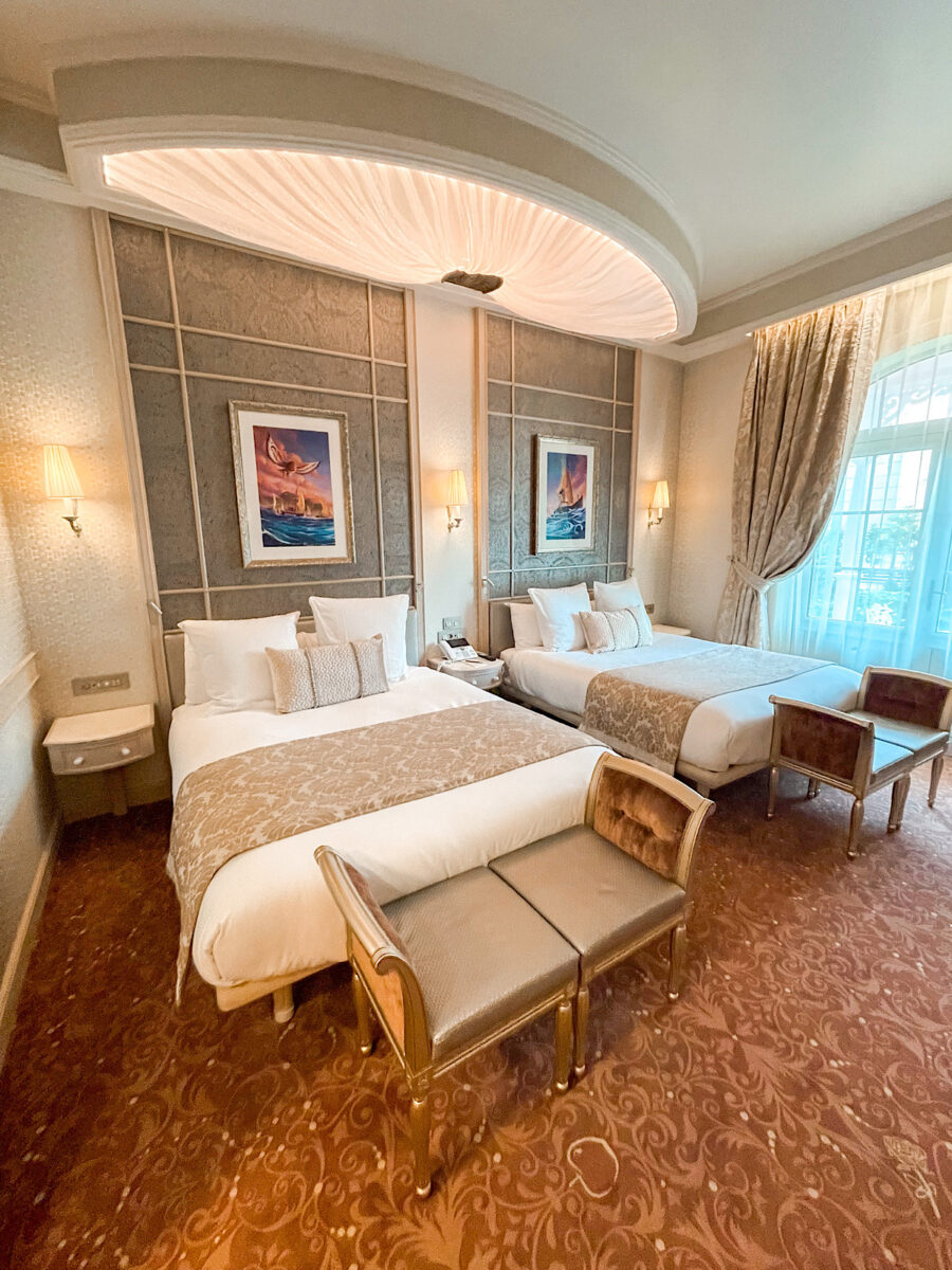 Disneyland Hotel Paris Deluxe Room & Lounge - The Mommy Mouse Clubhouse