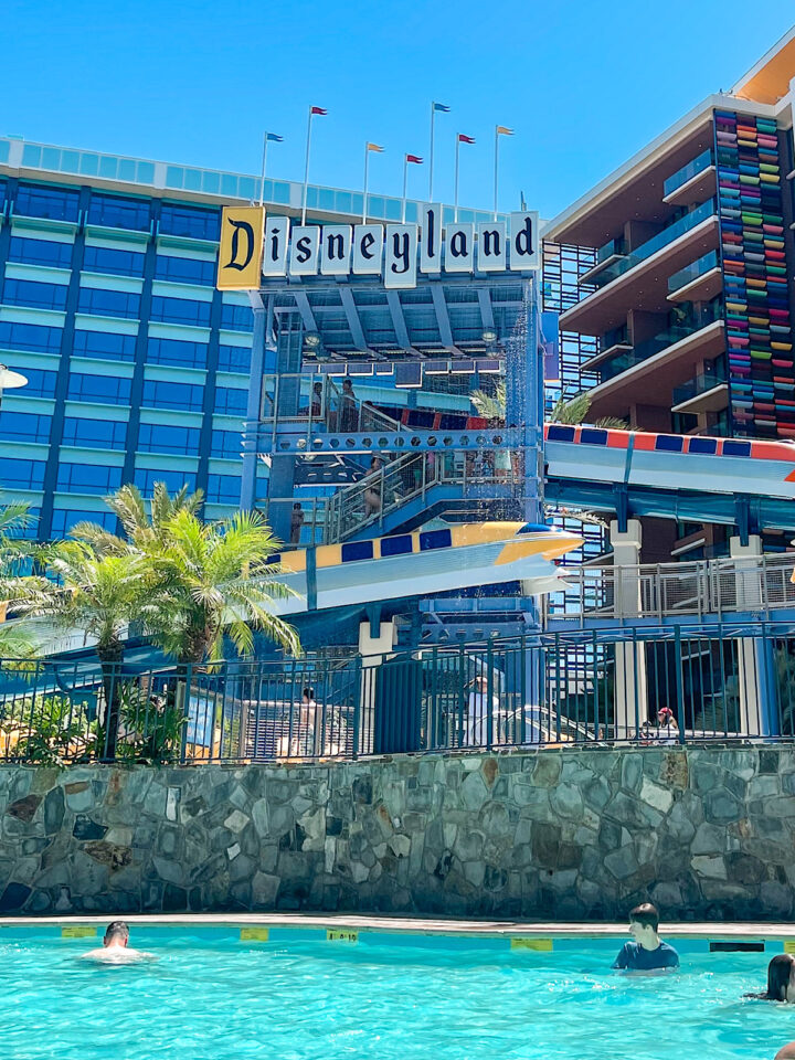 Disneyland Hotel E-Ticket Lounge Club Level Review - The Mommy Mouse ...