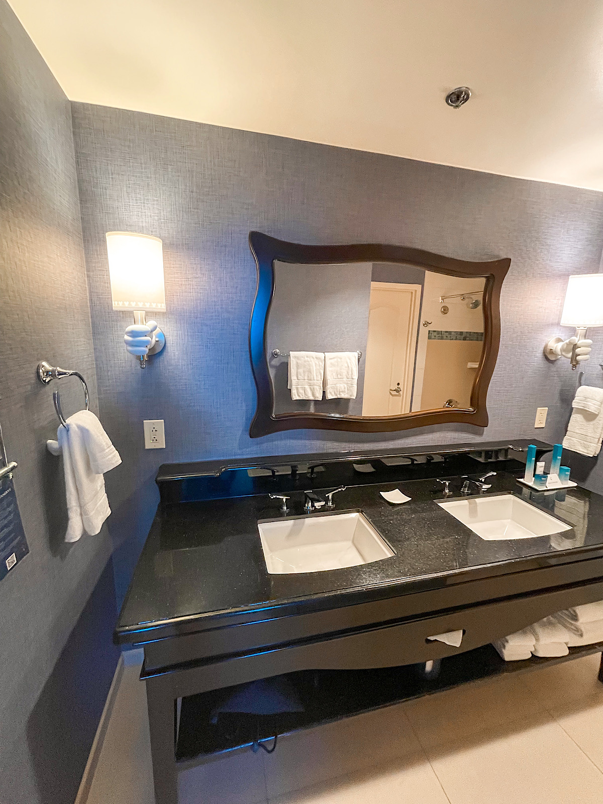 Disneyland Hotel E-Ticket Lounge Club Level Review - The Mommy Mouse ...