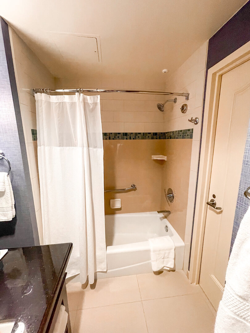 Disneyland Hotel E-Ticket Lounge Club Level Review - The Mommy Mouse ...