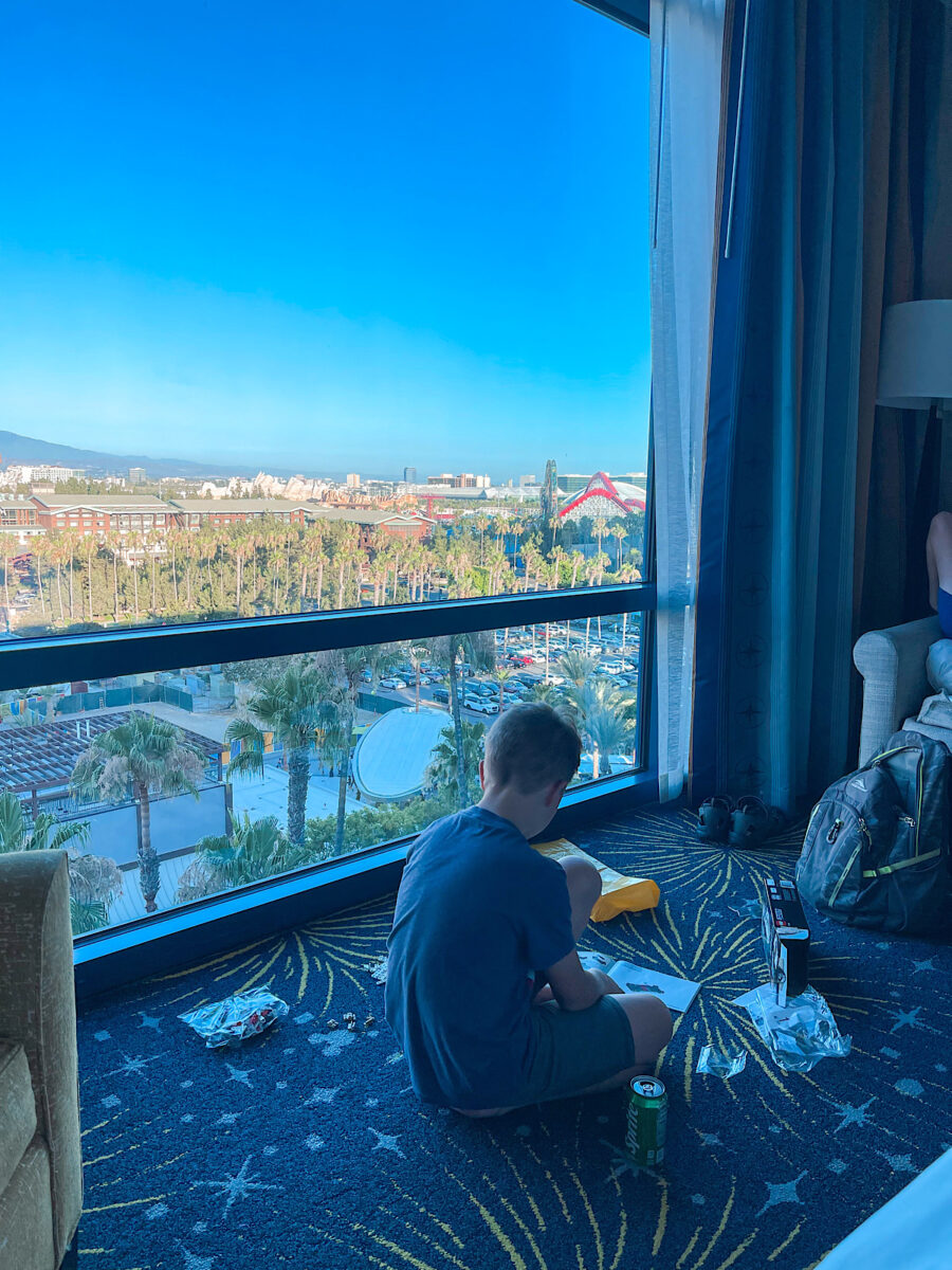 Disneyland Hotel E-Ticket Lounge Club Level Review - The Mommy Mouse ...