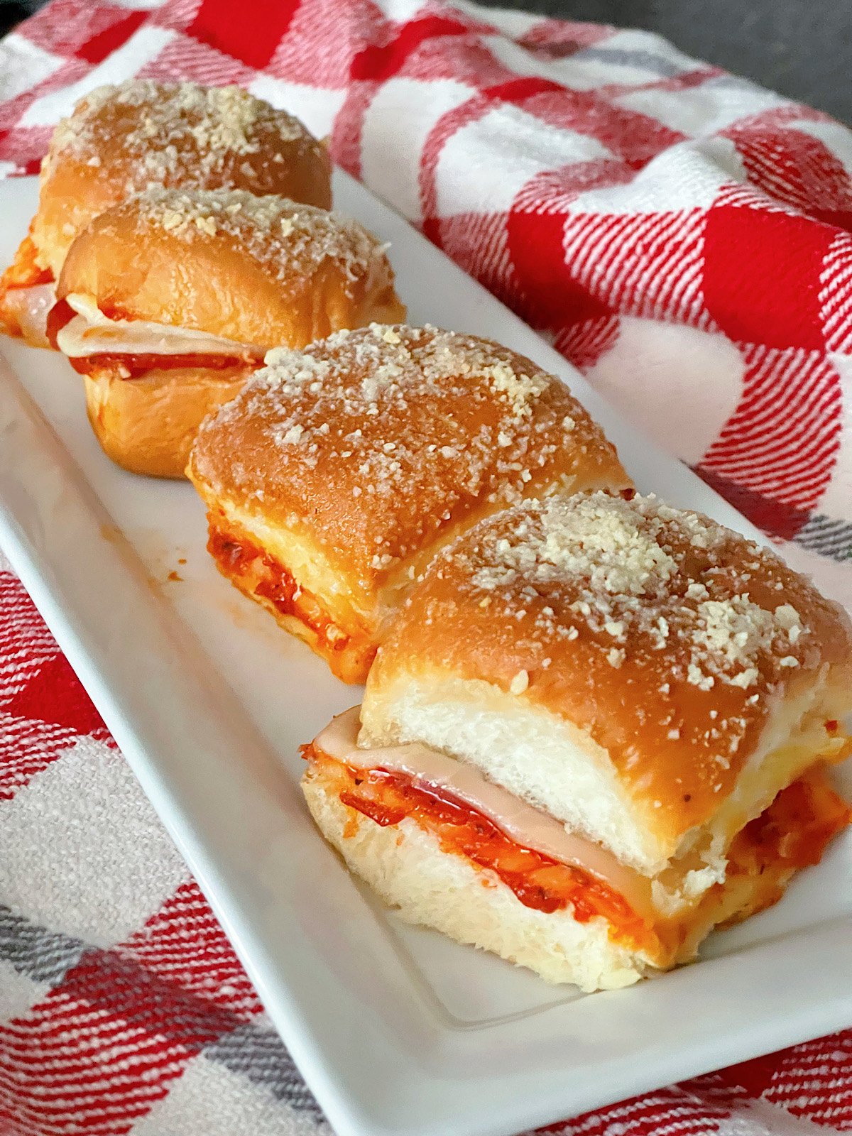 Pepperoni Pizza Sliders - The Mommy Mouse Clubhouse